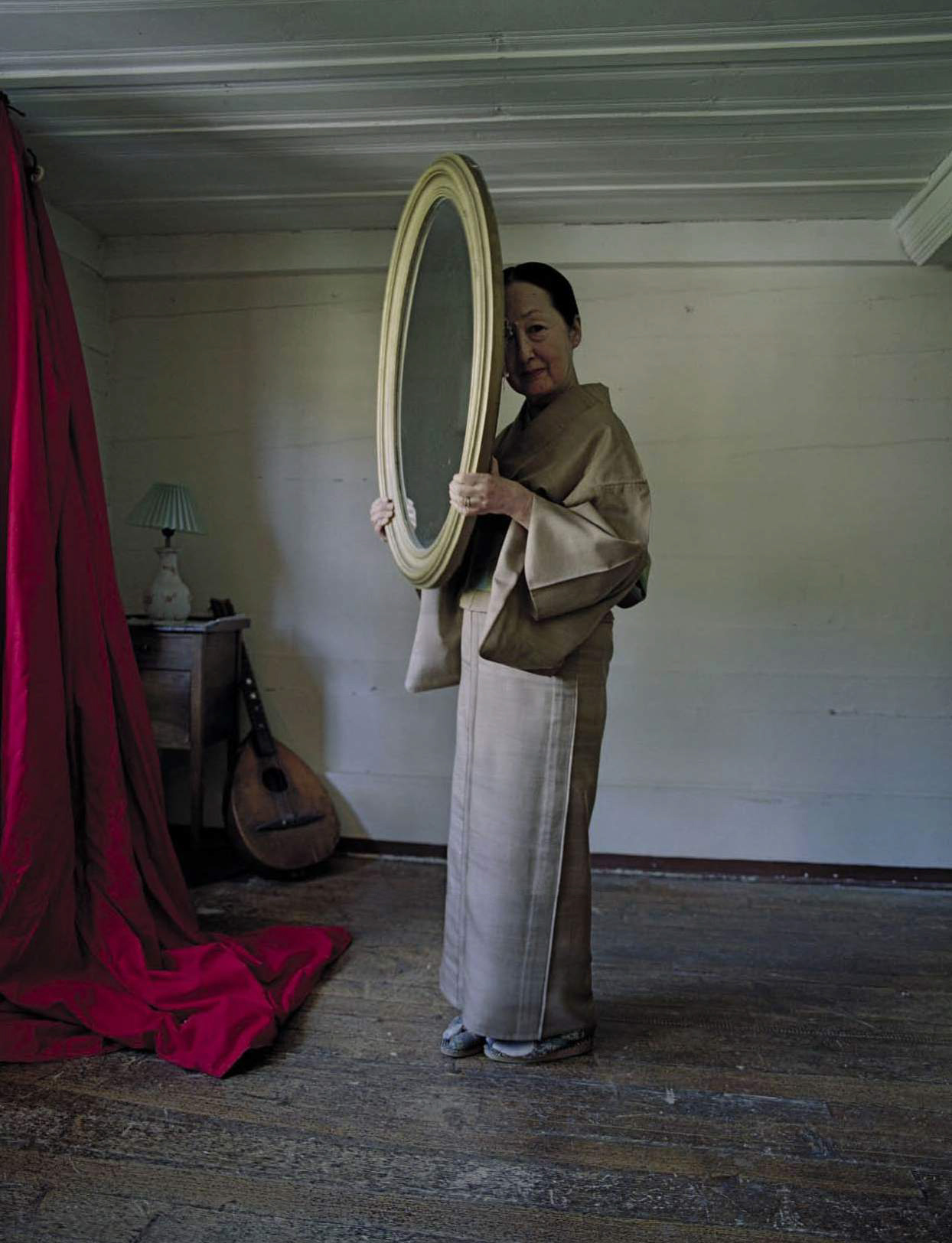 KATE MOSS by TIM WALKER – GRAVERAVENS