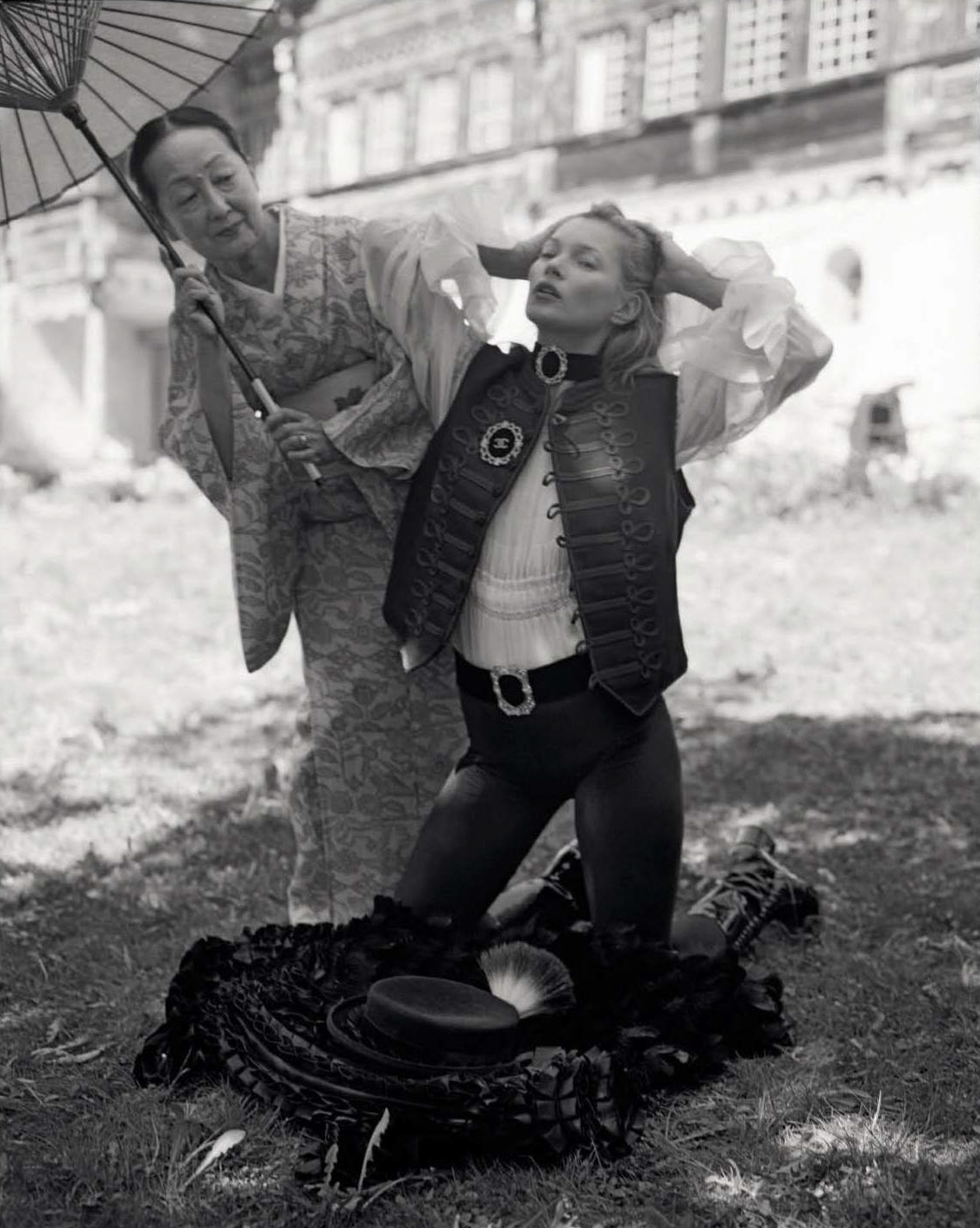 KATE MOSS by TIM WALKER – GRAVERAVENS