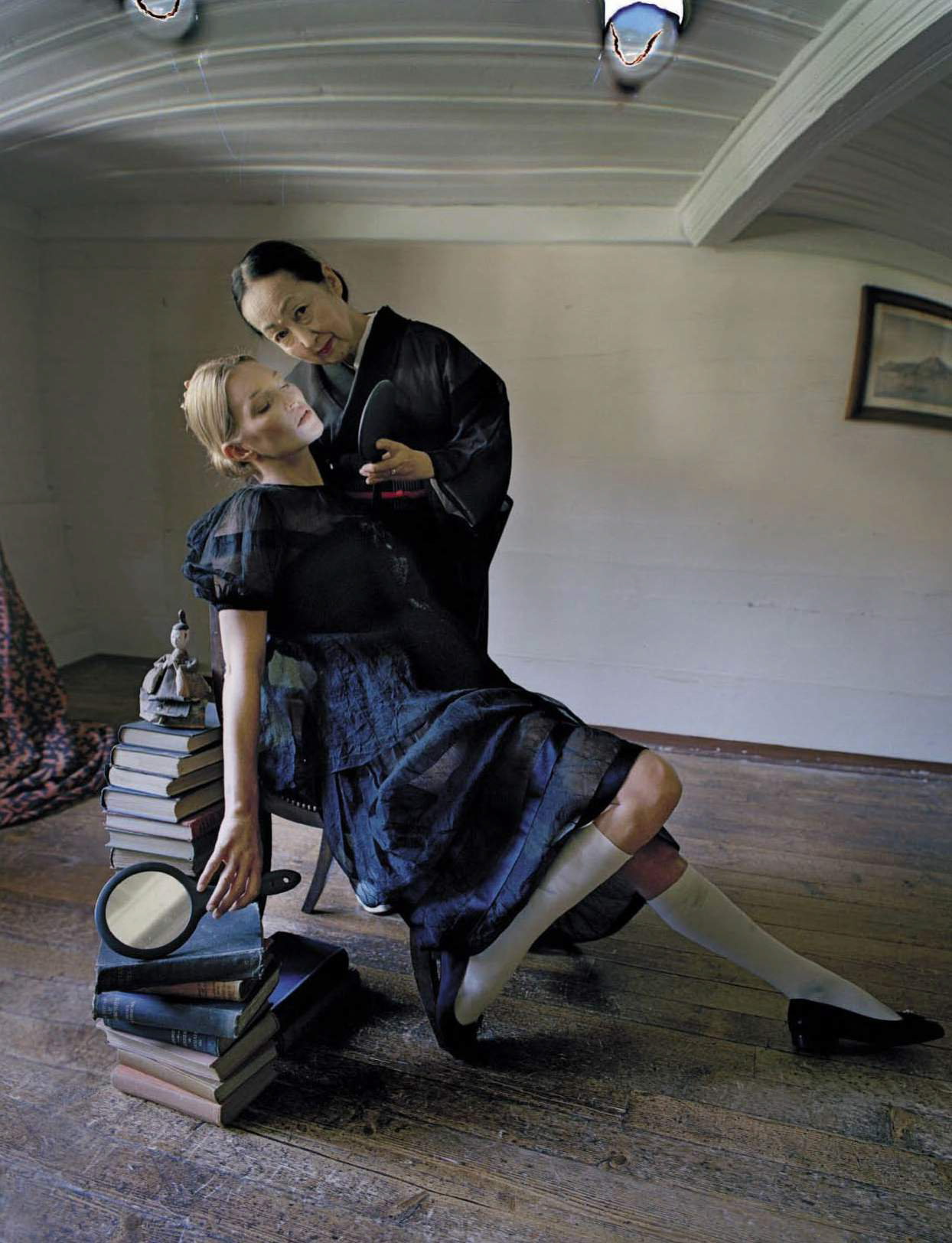 KATE MOSS by TIM WALKER – GRAVERAVENS